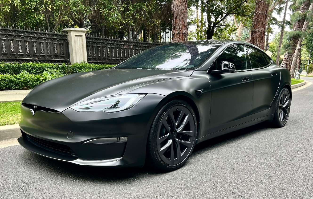 Tesla renunță la unele modele pentru a se concentra pe roboți umanoizi ...