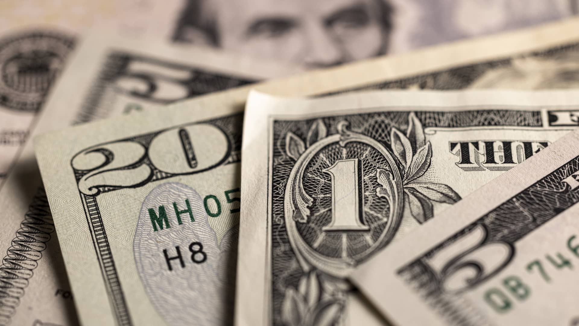 Trump nu este îngrijorat de un dolar slab. De ce ar trebui să fie ...