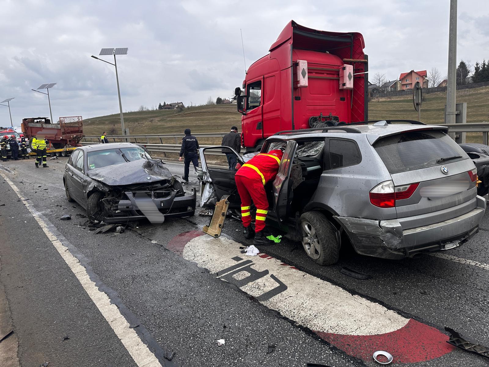 Intervenții de urgență în Suceava și Giurgiu după accidente multiple cu ...