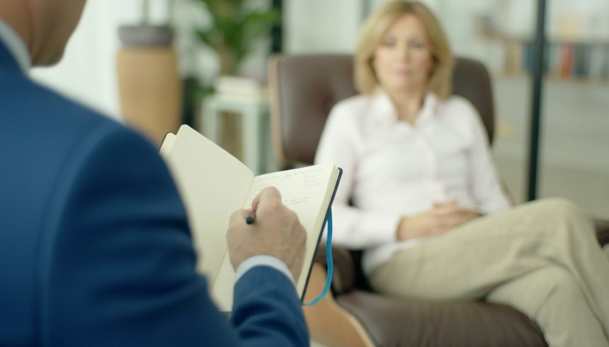 Adolescenții peste 16 ani ar putea merge la psiholog fără acordul ...